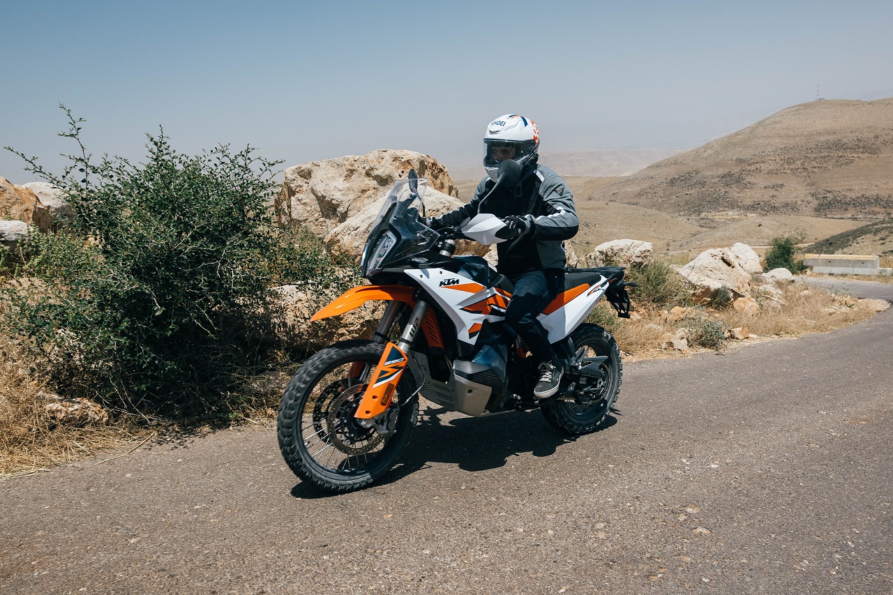 ק.ט.מ 890 אדוונצ'ר ברכיבת התרשמות ראשונה | TheDoo