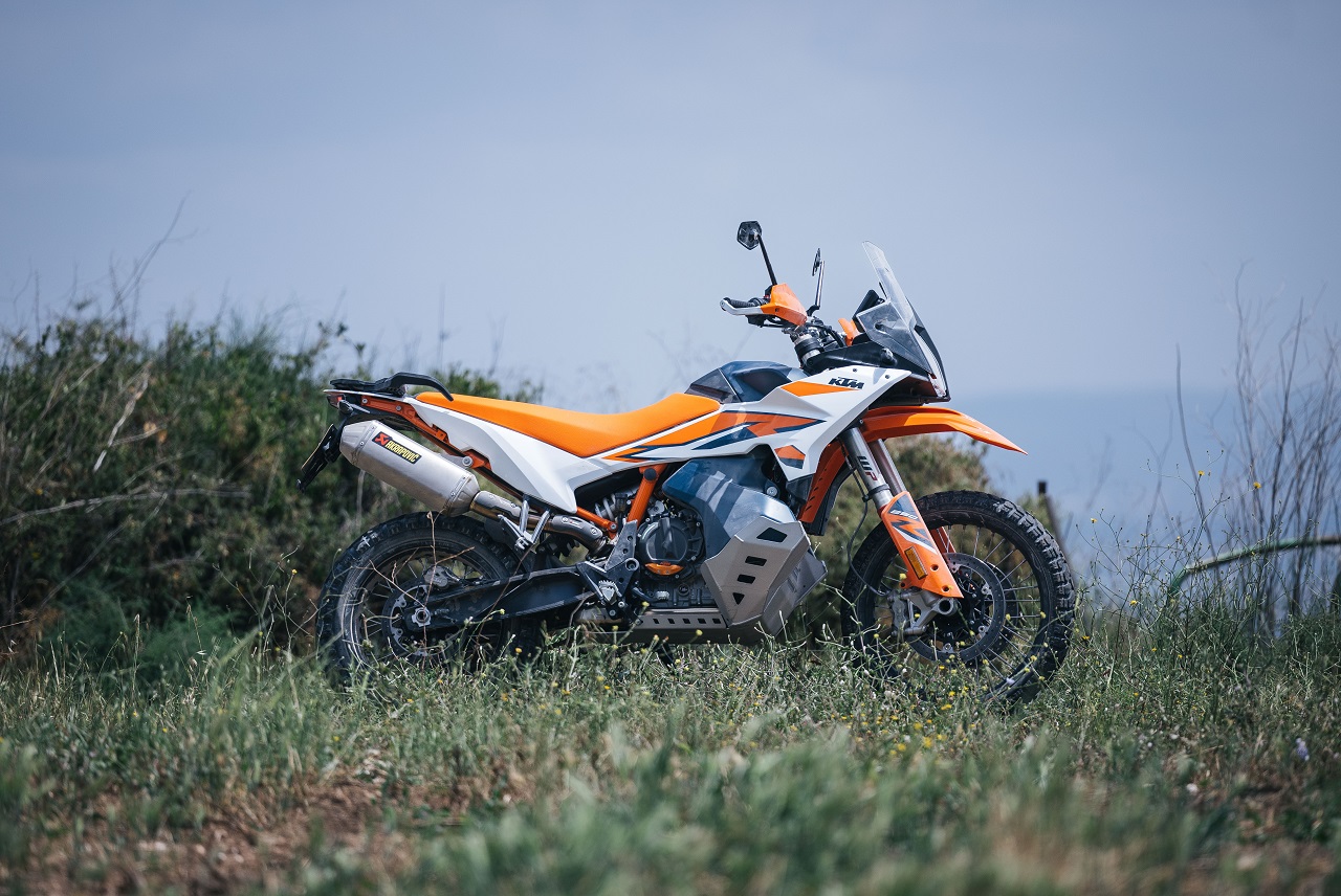 ק.ט.מ 890 אדוונצ'ר ברכיבת התרשמות ראשונה | TheDoo